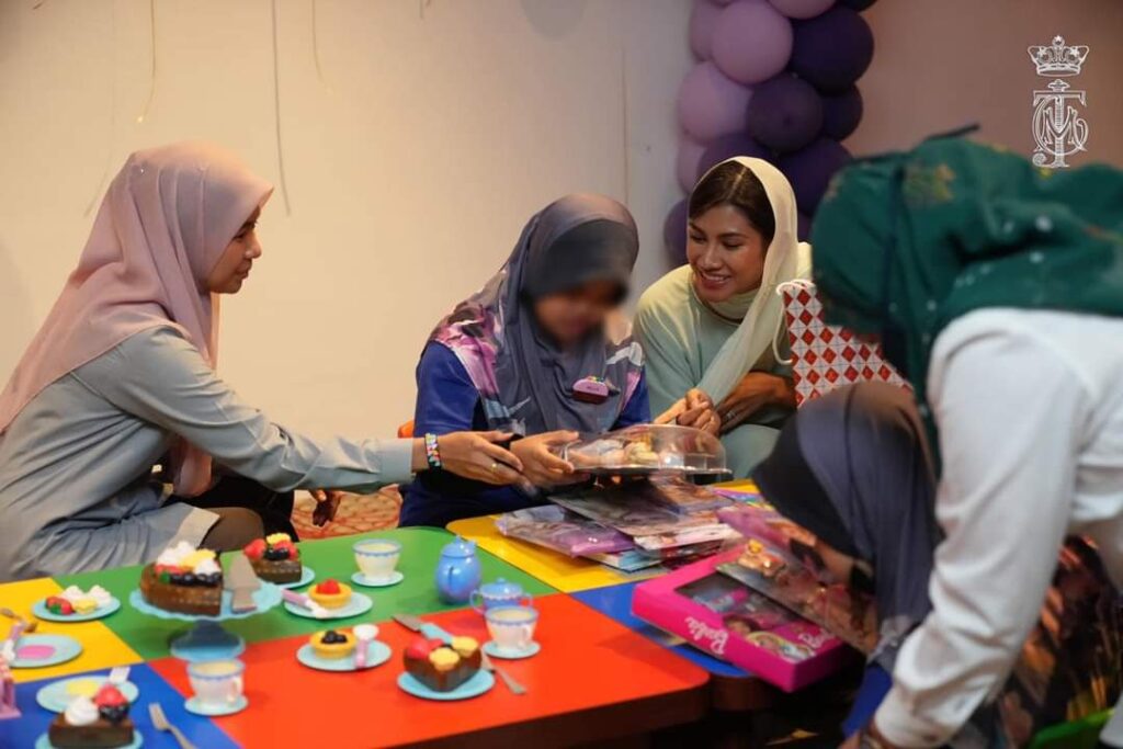 Bella dan rakan-rakan dirai isteri TMJ di Legoland | Edisi 9