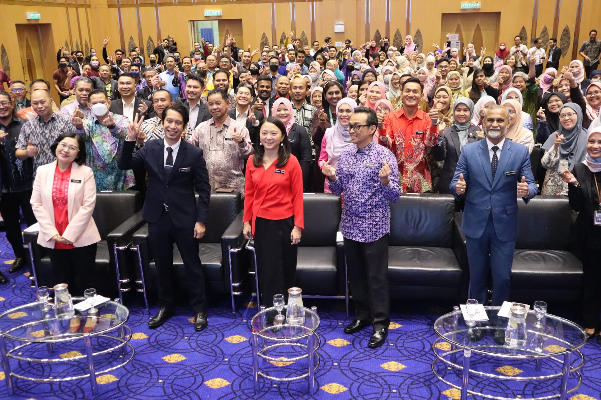 Tak perlu diri berjam jam tunggu menteri, timbalan - Hannah | Edisi 9