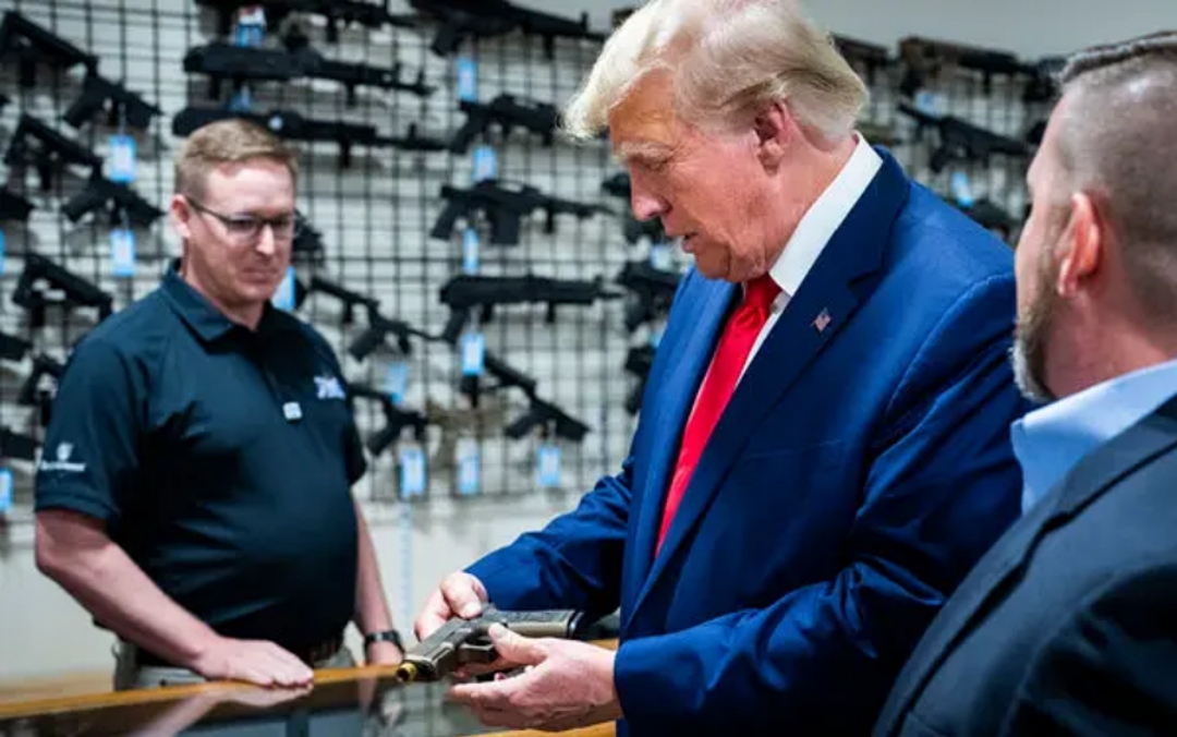 Trump dikecam muat naik klip video beli pistol | Edisi 9