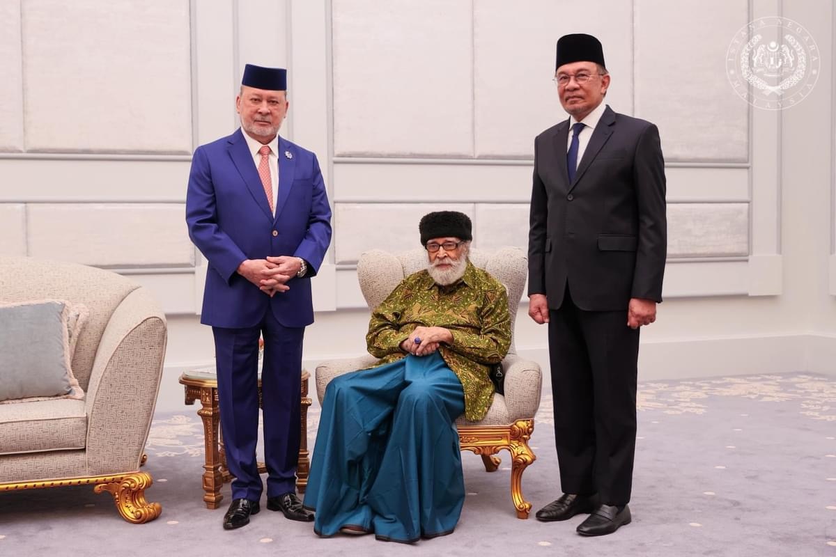 Syed Muhammad Naquib Al-Attas dianugerahkan Profesor Diraja | Edisi 9